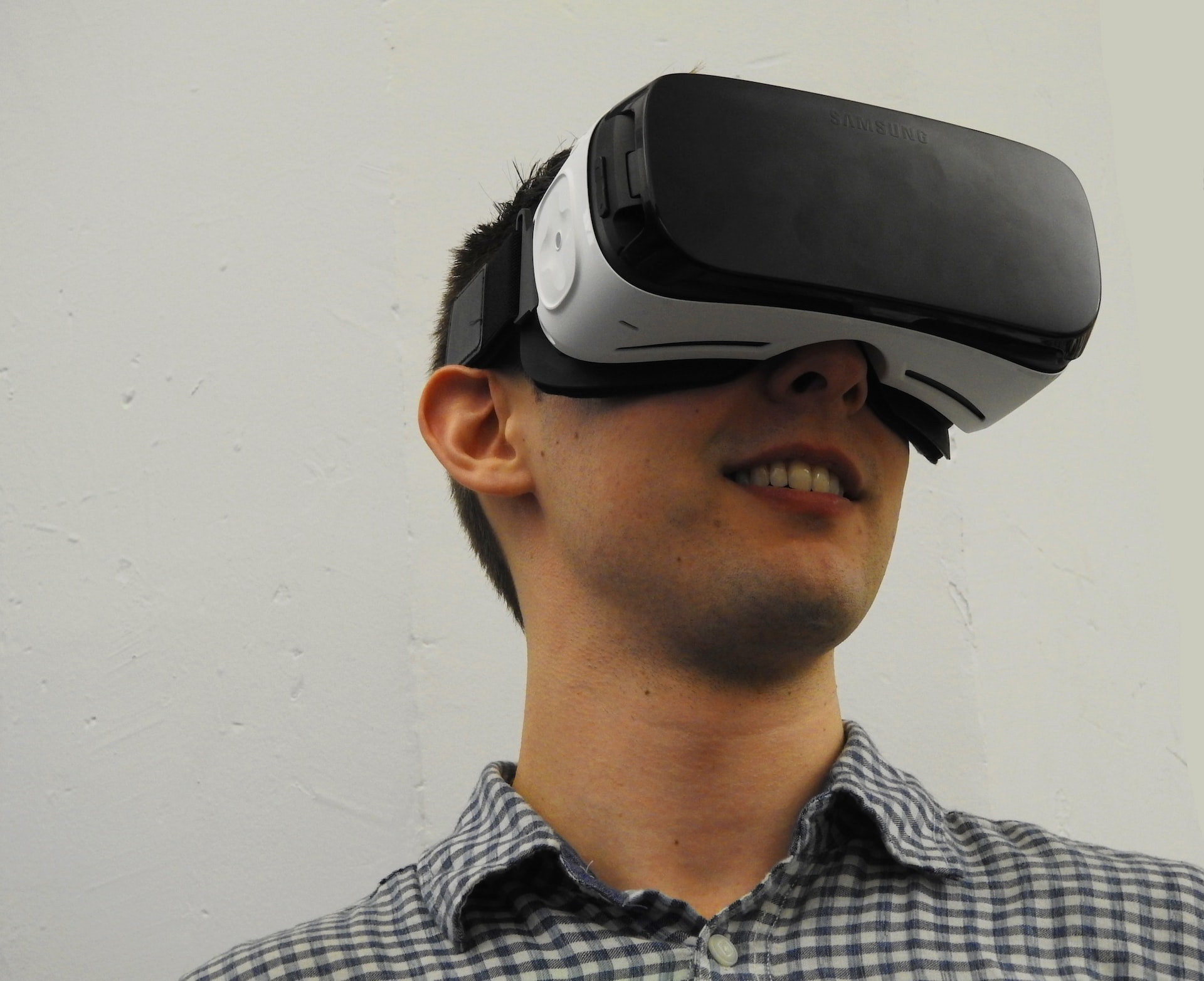 What are the Potential Risks Involved with Virtual Reality? - Ctrl V